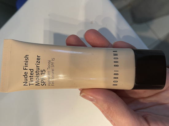 Bobbi Brown NUDE FINISH TINTED MOISTURIZER SPF 15