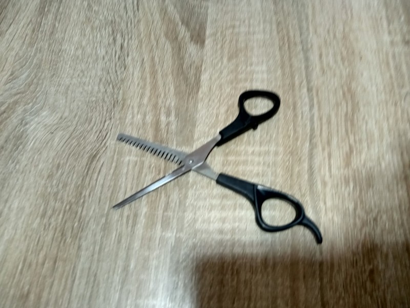 MAKAZE ZA TANJENJE KOSE kupite 5-platite 4