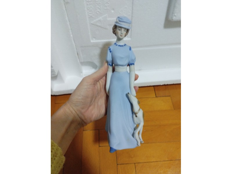 Royal Dux Dama sa hrtom porcelanska figura