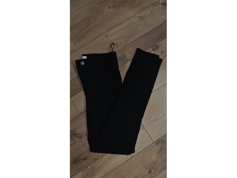 Primark pantalone veličina M kao nove