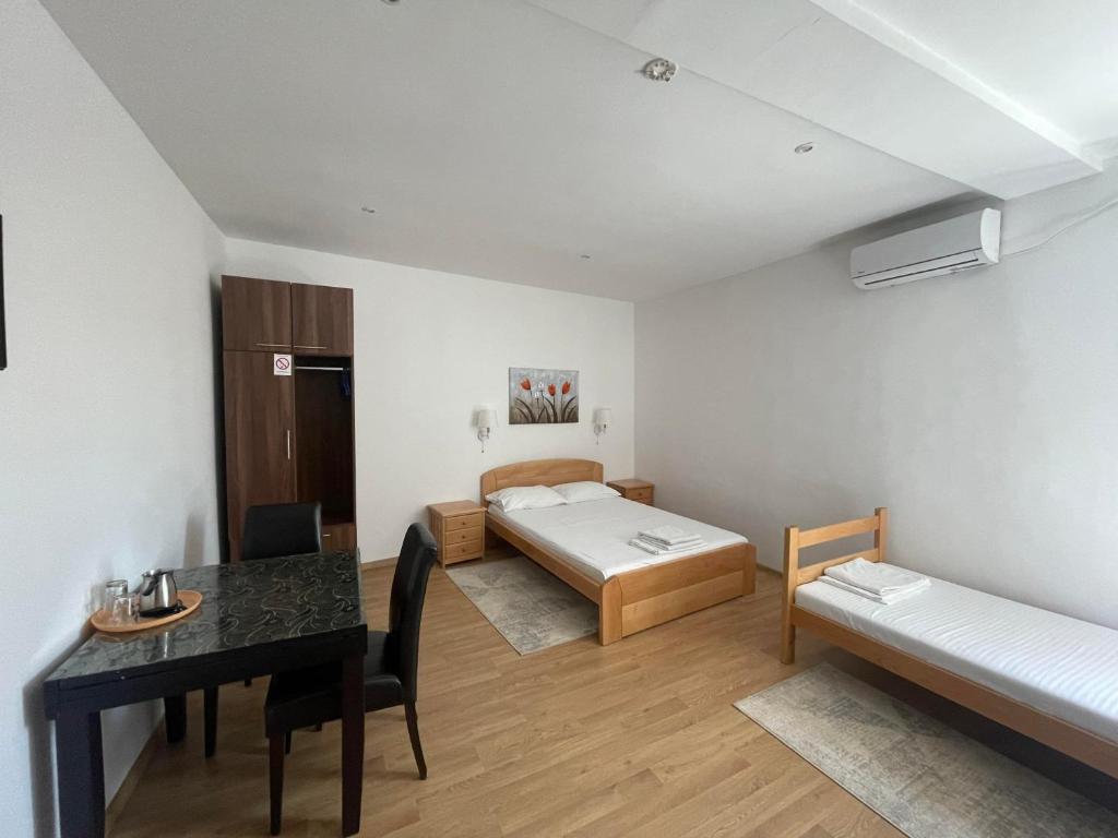 prevoz od/do aerodroma
Apartments and Rooms L E F T RIVER Belgrade