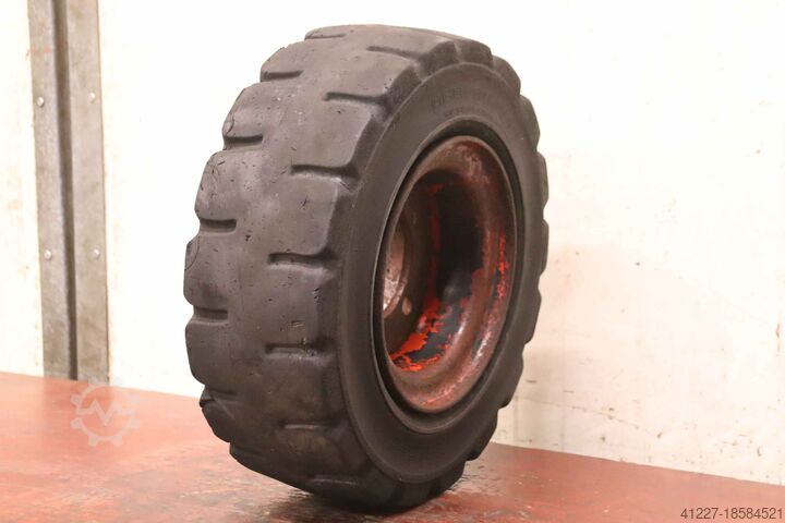 Gume od čvrste gume
Bergougnan 18x7-8 RIM 4.33 R-8