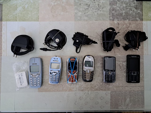 Retro telefoni -Nokia, Sony Ericsson, Siemens -cena za