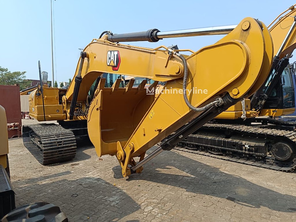 Novi Caterpillar 320D3GC bager guseničar