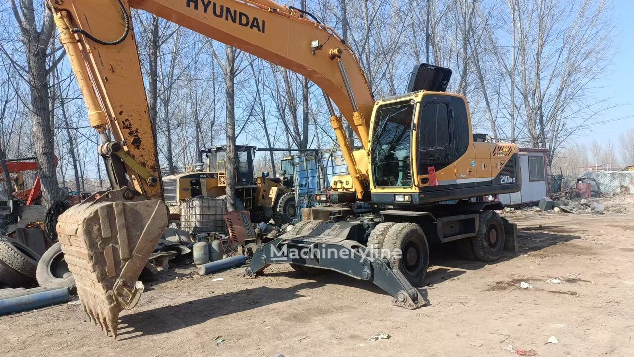 Hyundai R210 bager točkaš