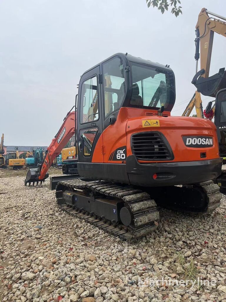 Doosan DX60 bager guseničar