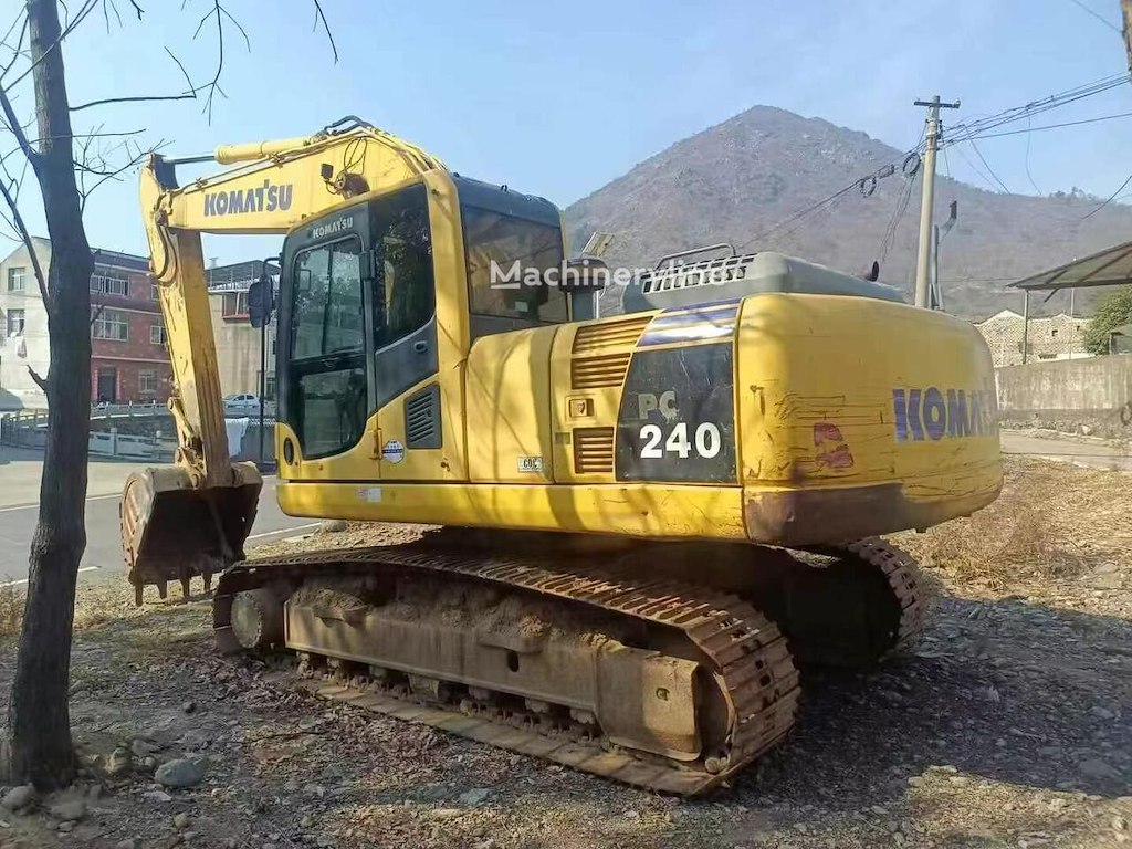 Komatsu PC200-8 bager guseničar