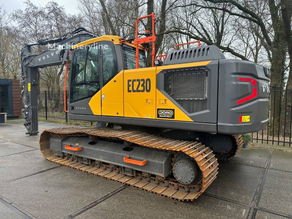 Volvo EC230 bager guseničar