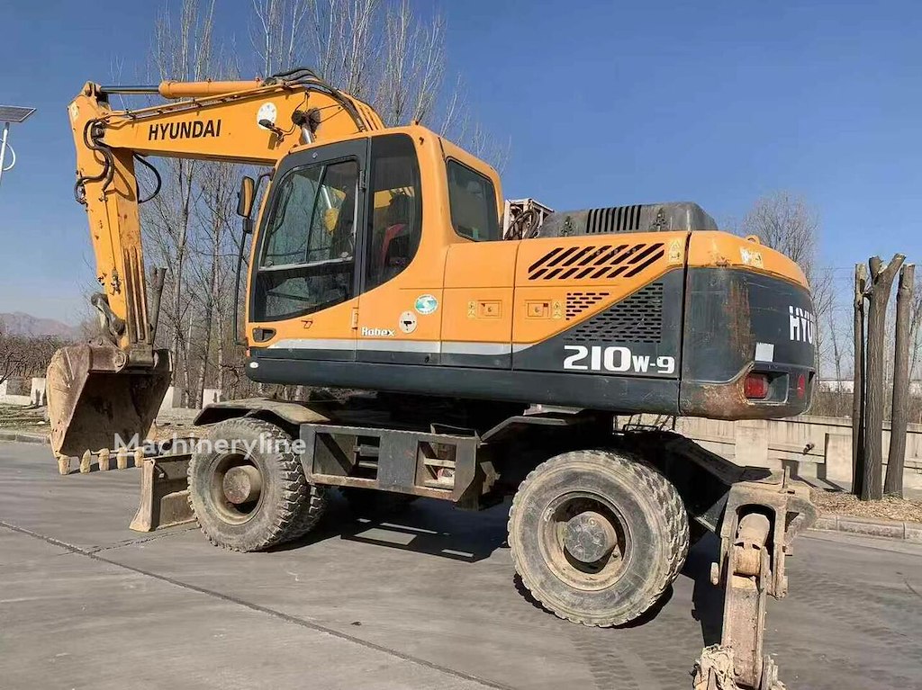 Hyundai R210 bager točkaš