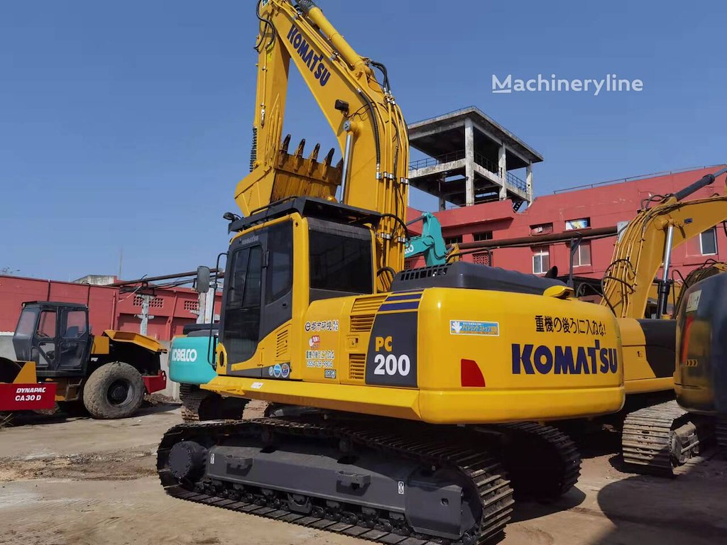 Komatsu PC200-8 bager guseničar