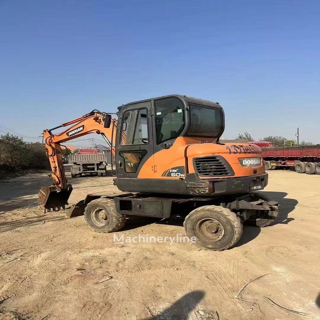 Doosan DX60W bager točkaš