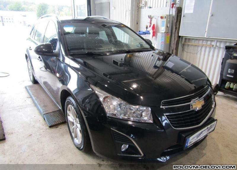 POLOVNI DELOVI Chevrolet Cruze KOMPLETAN AUTO U DELOVIMA