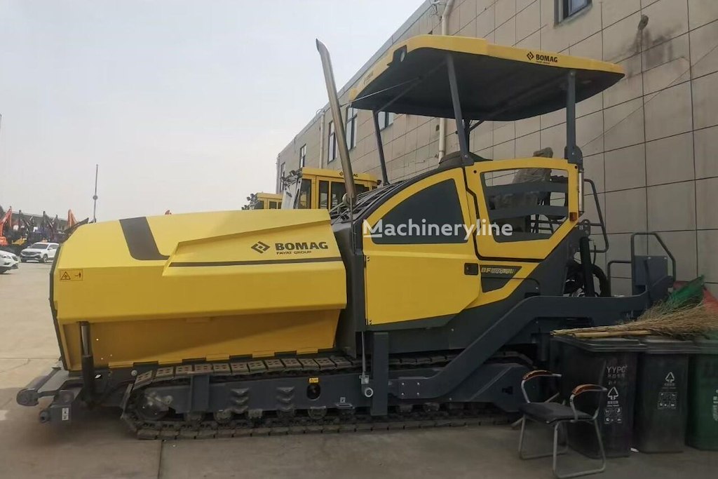 Novi BOMAG BF880C asfaltni finišer guseničar