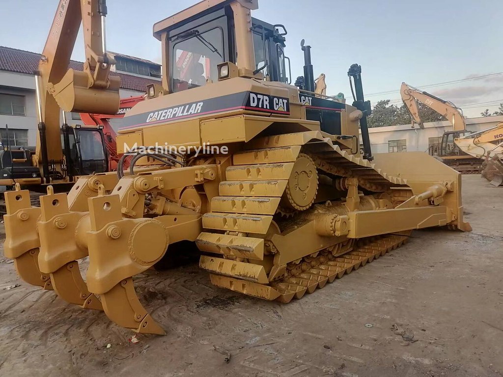 Caterpillar D7R buldožer