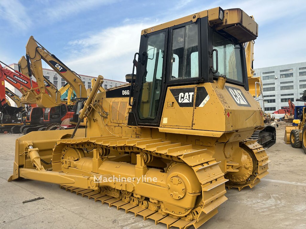 Caterpillar D6G buldožer