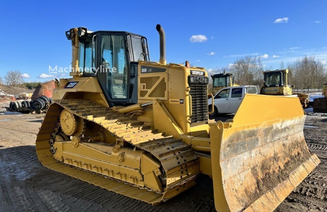 Caterpillar D6N buldožer