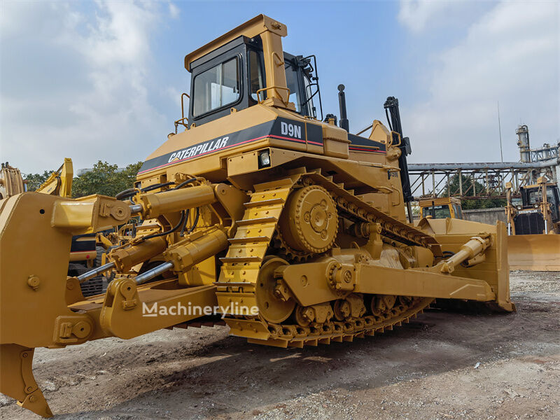 Caterpillar D9N buldožer