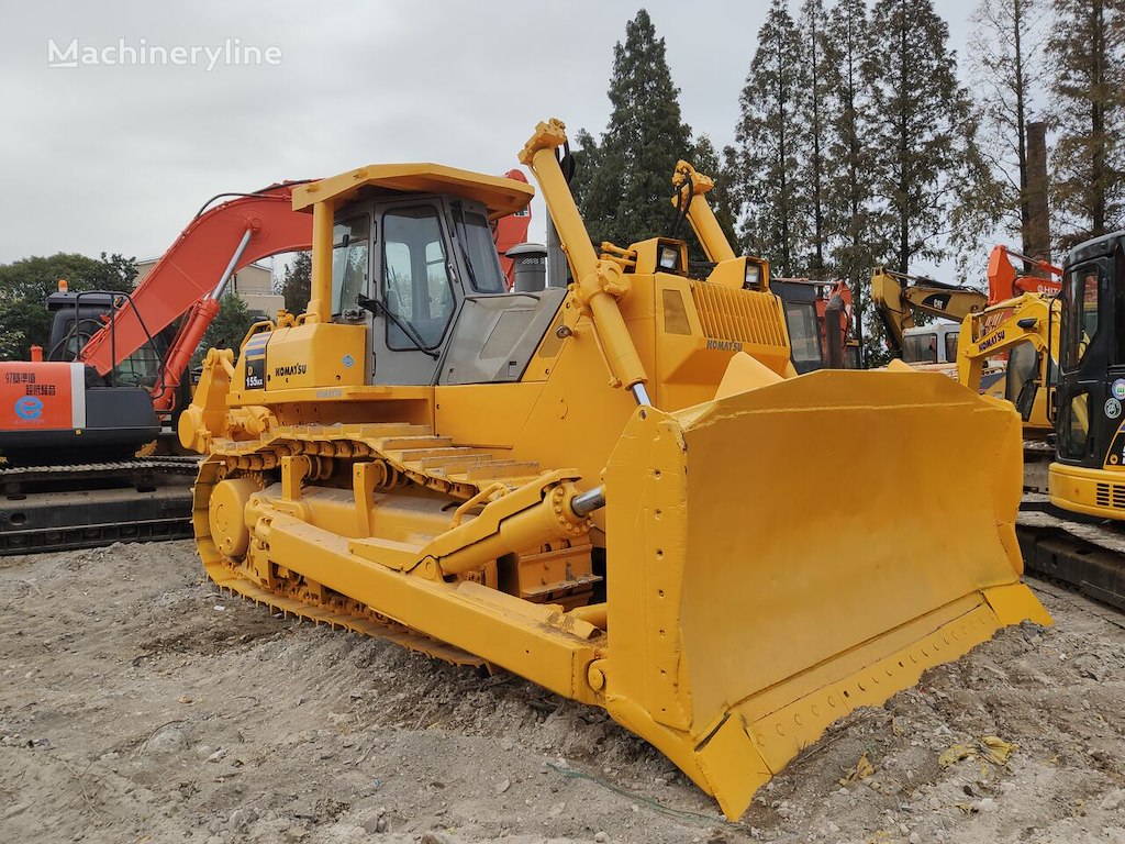 Komatsu d155a buldožer