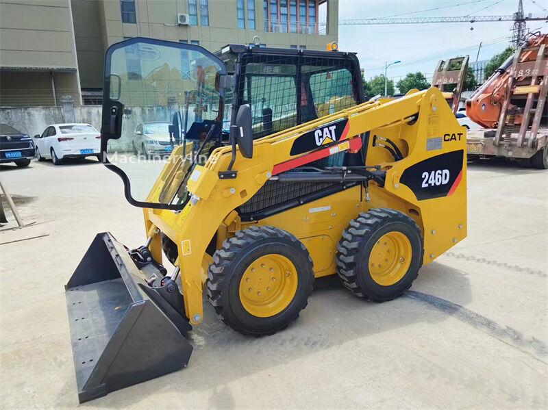 Novi Caterpillar 246D mini utovarivač