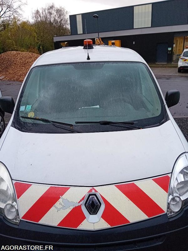 Prodaje se Renault KANGOO laki furgon na aukciji