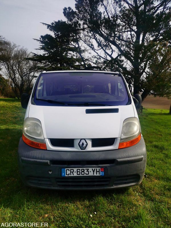 Prodaje se Renault TRAFIC minibus furgon na aukciji