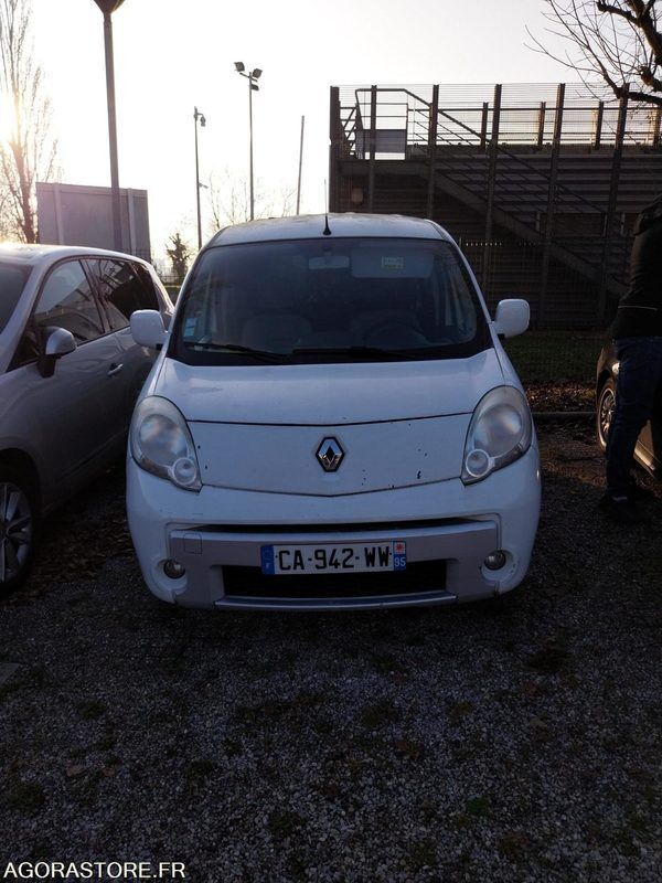 Prodaje se Renault KANGOO laki furgon na aukciji