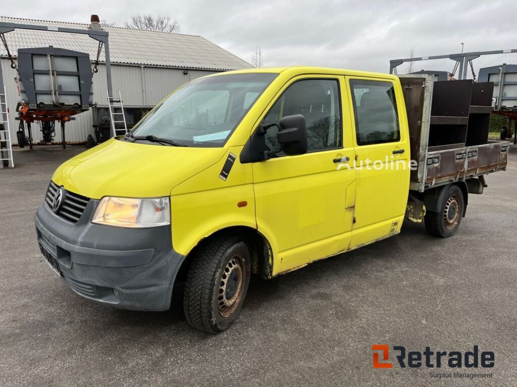 Prodaje se Volkswagen Transporter kamion s ravnom platformom < 3.5t na aukciji