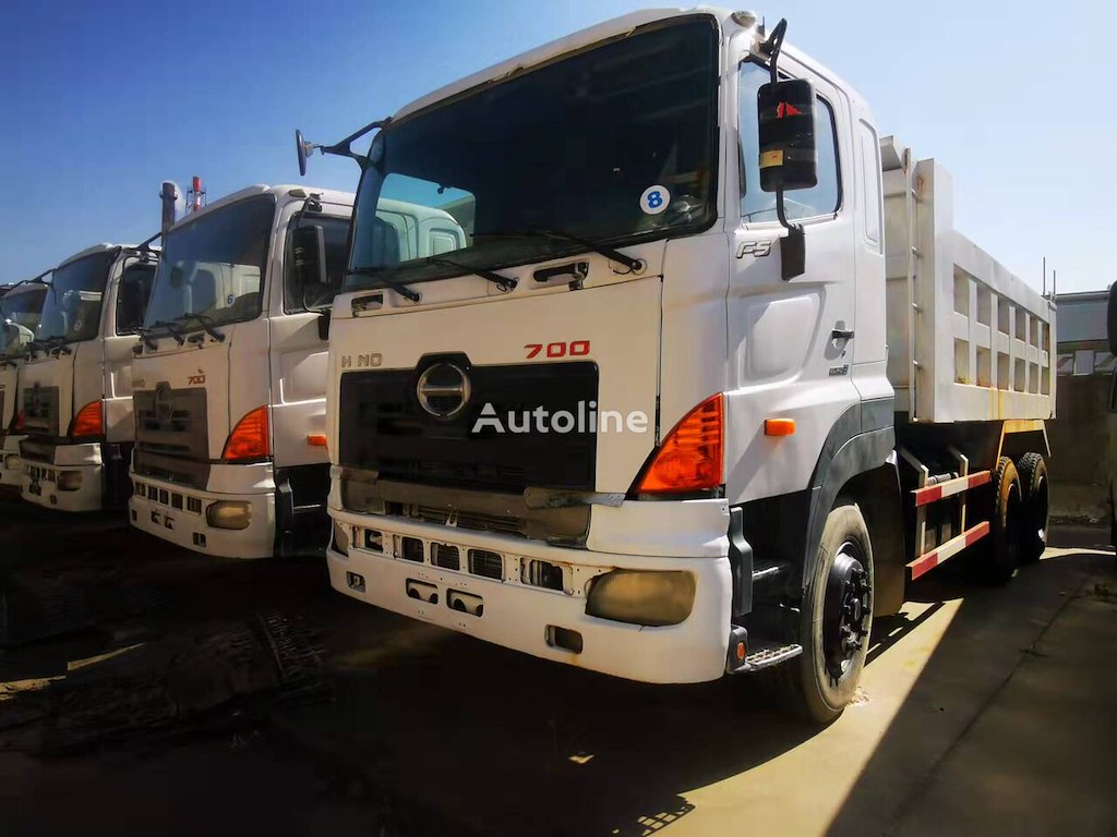 Hino 700 kiper