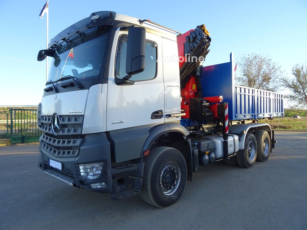 Mercedes-Benz AROCS 33 51 kamion s ravnom platformom