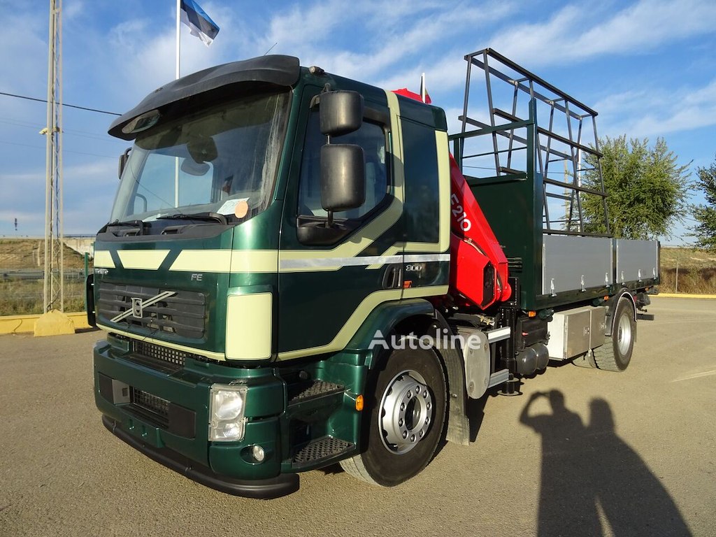 Volvo FE 300 kamion s ravnom platformom