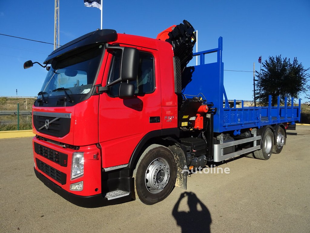 Volvo FM 330 kamion s ravnom platformom