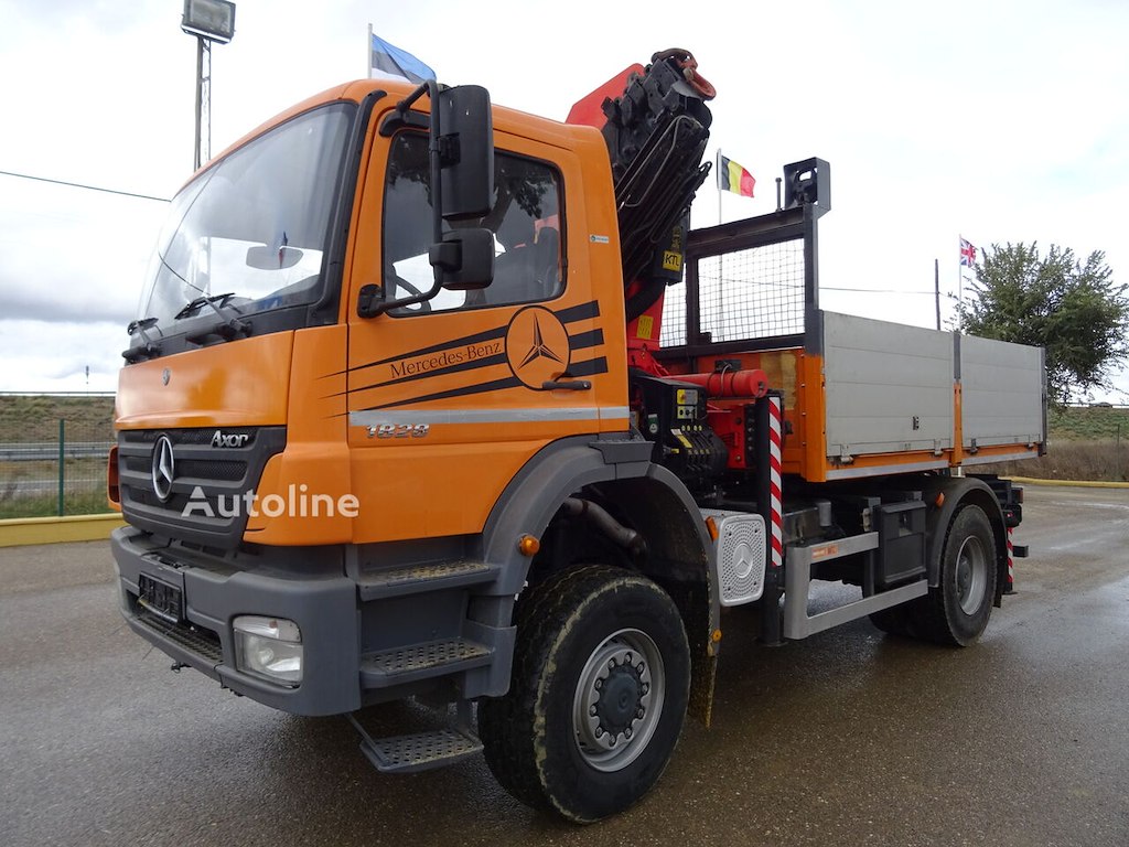 Mercedes-Benz Axor 18 28 kamion s ravnom platformom