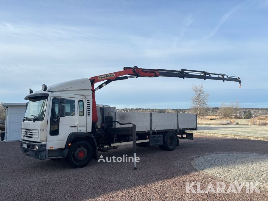 Prodaje se Volvo FL 250 kamion s ravnom platformom na aukciji