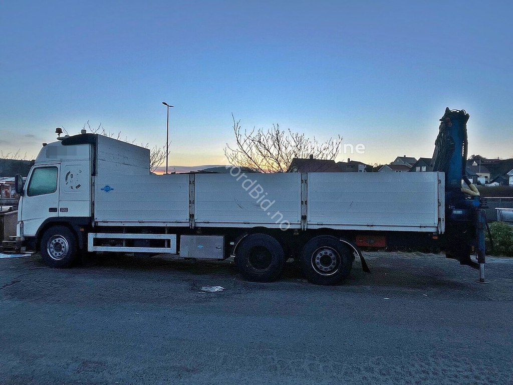 Volvo FM10 320 *6x2 *crane HMF *VALID EU CONTROL *PLATFORM 7.5m kamion s ravnom platformom