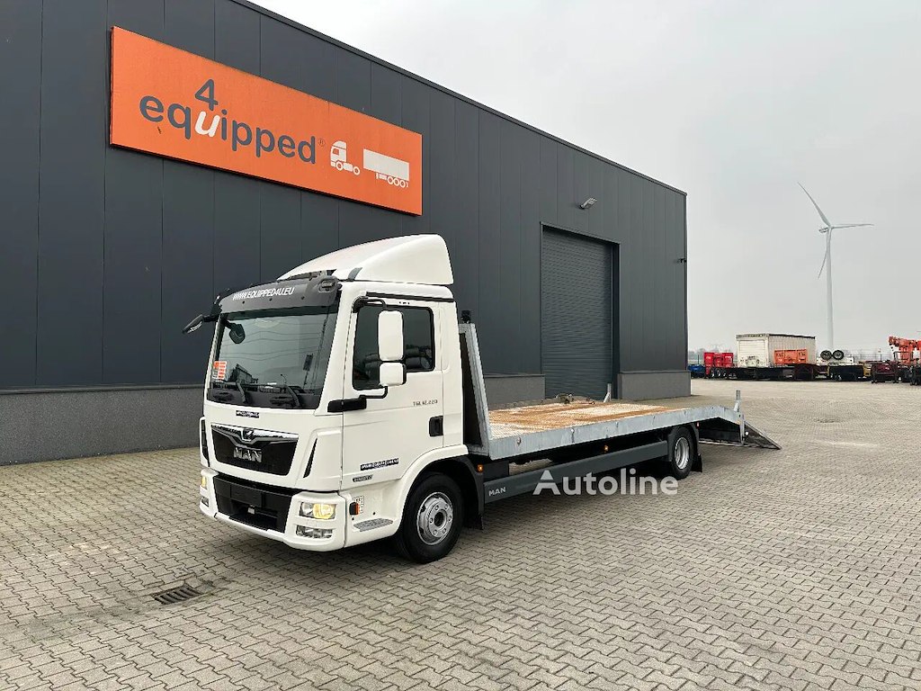 MAN TGL TOP: autotransporter with hydraulic ramp, twin tyres kamion s ravnom platformom