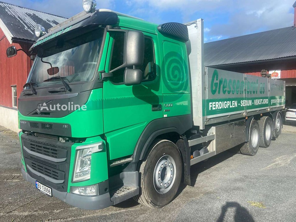 Prodaje se Volvo FM500 kamion s ravnom platformom na aukciji