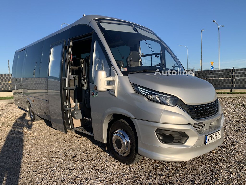 IVECO First putnički minibus