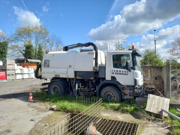 Prodaje se Johnston Beam VT 650 vozilo za čišćenje ulica na aukciji