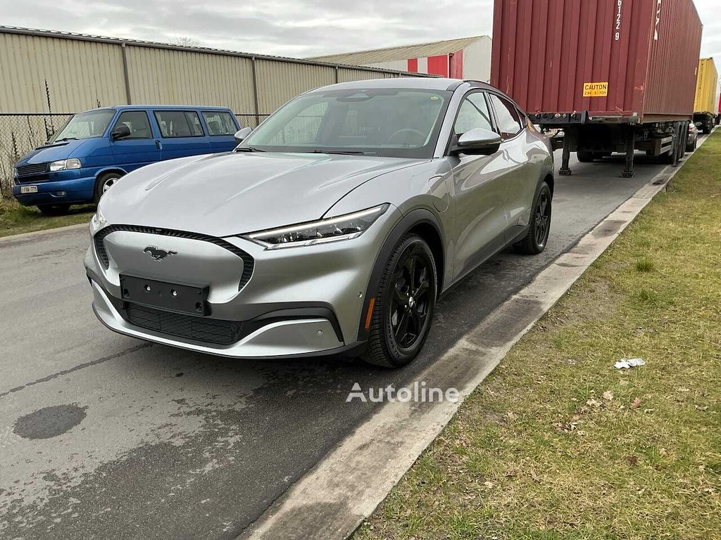 Prodaje se Ford Mustang krosover na aukciji