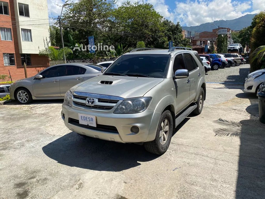 Toyota Fortuner krosover