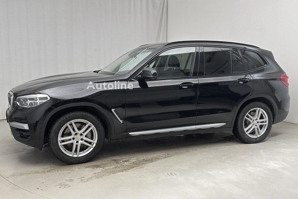 Prodaje se BMW X3 krosover na aukciji