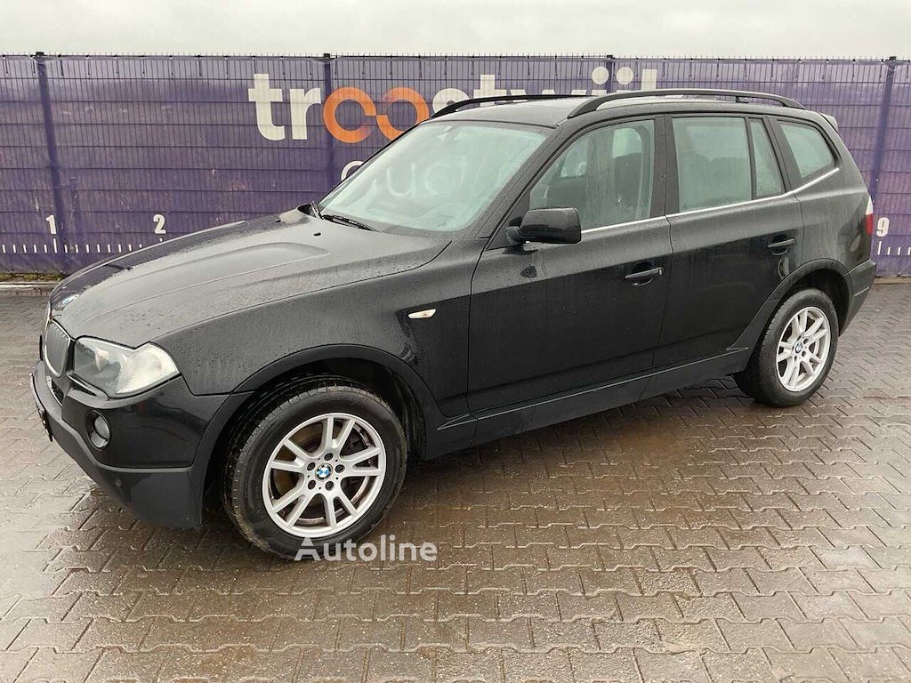 Prodaje se BMW X3 krosover na aukciji