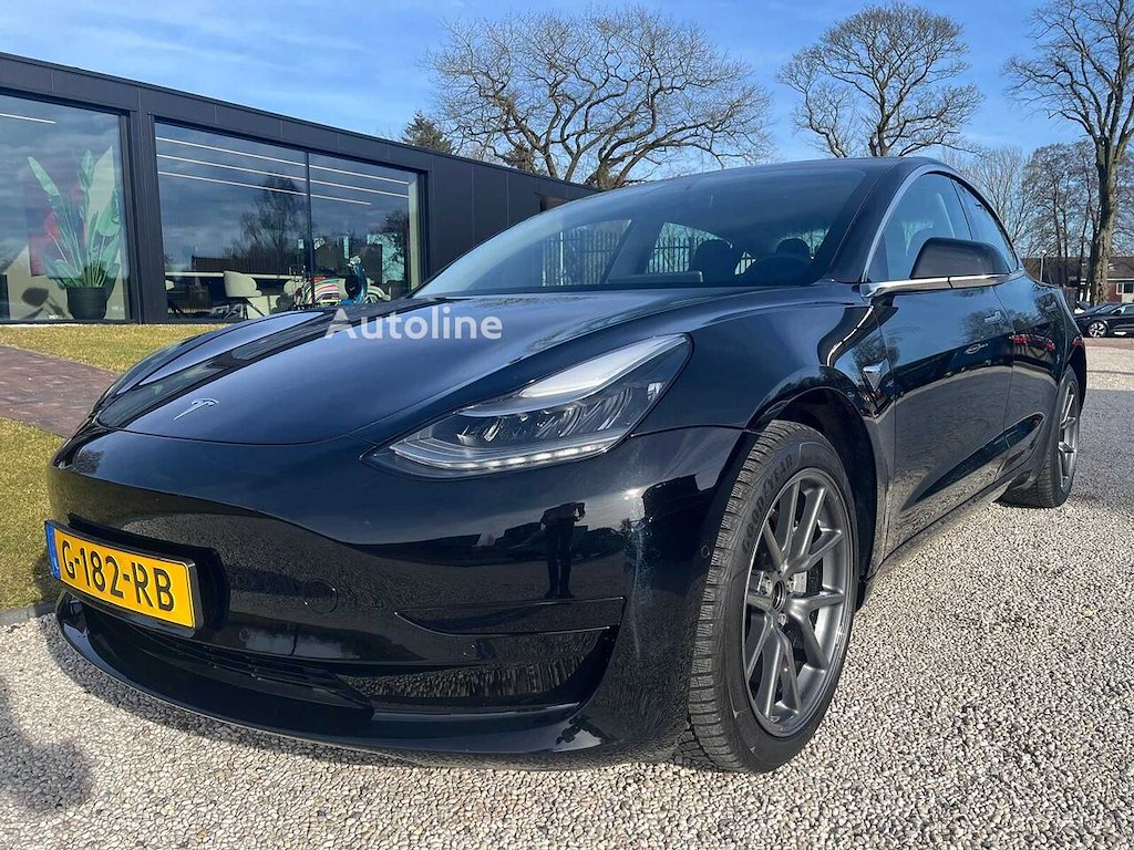 Prodaje se Tesla 3 sedan na aukciji