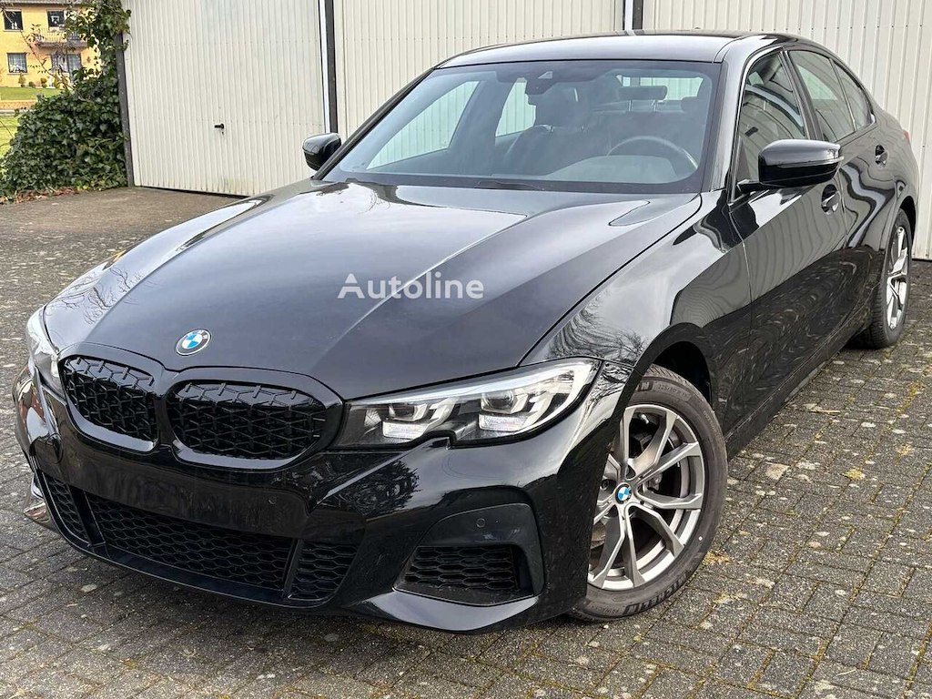 Prodaje se BMW 318i sedan na aukciji