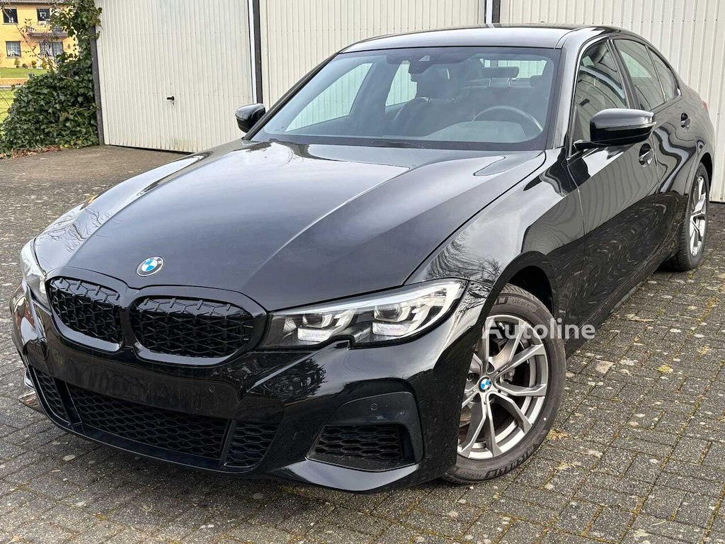 Prodaje se BMW 318i sedan na aukciji