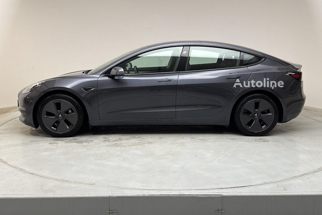 Prodaje se Tesla Model 3 sedan na aukciji