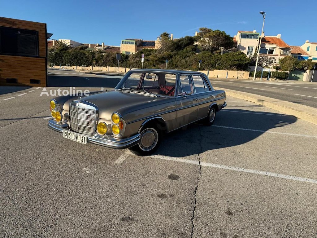 Mercedes-Benz SE 280 sedan