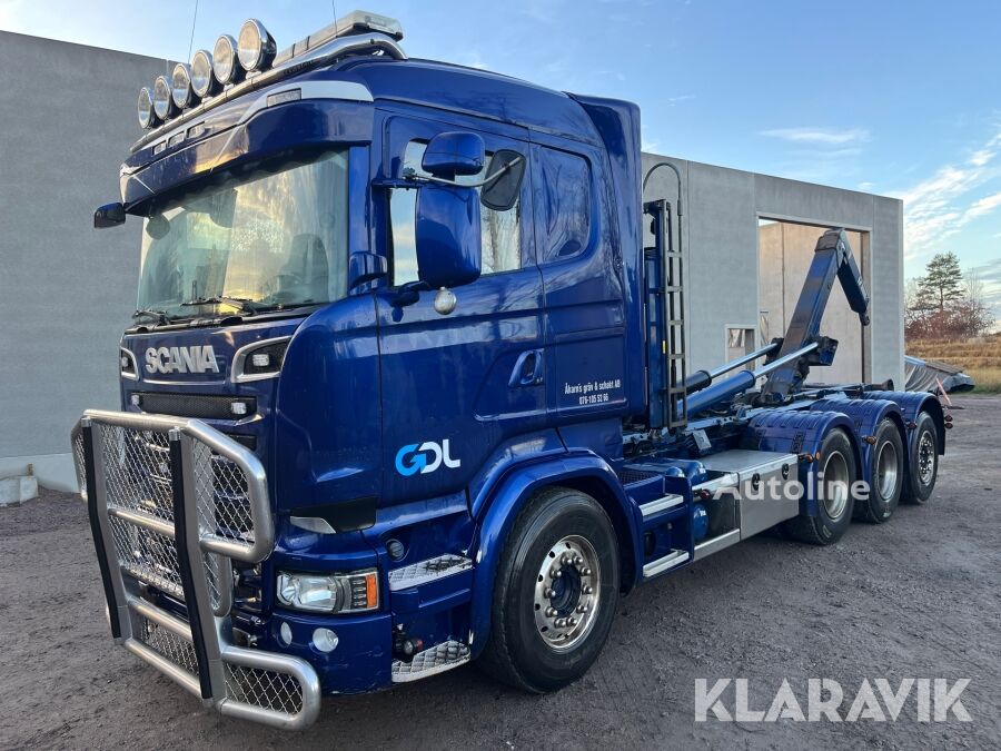 Prodaje se Scania R580 rol kiper sa kukom na aukciji