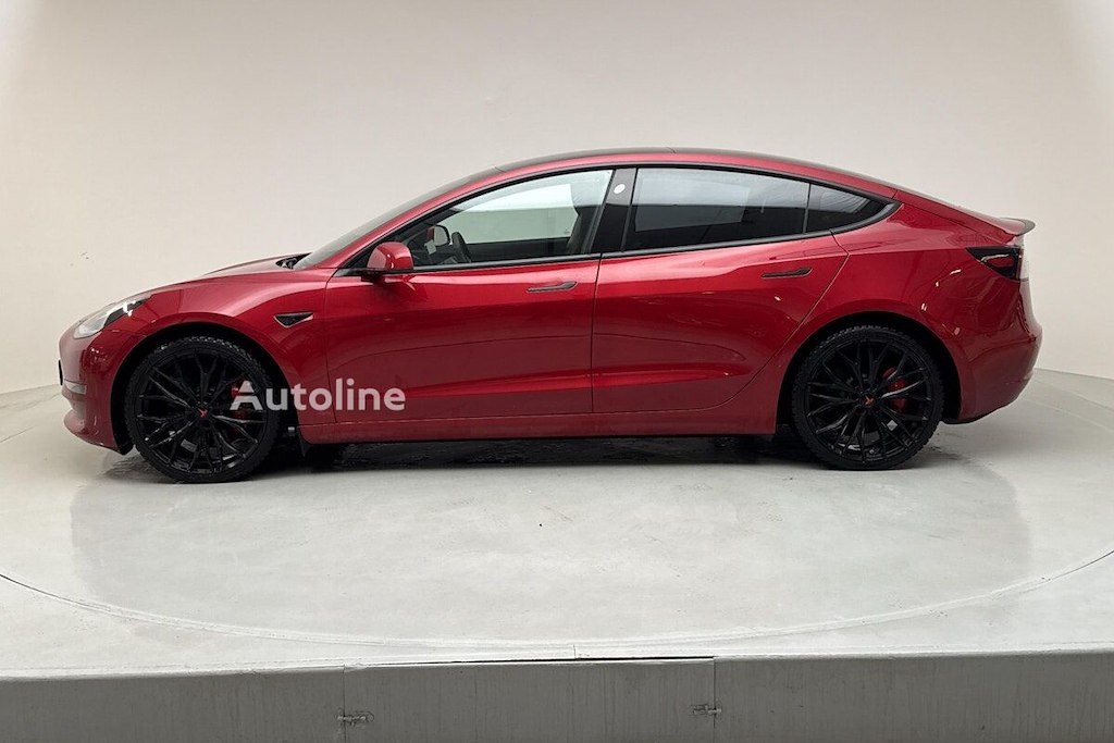 Prodaje se Tesla Model 3 hečbek na aukciji