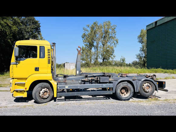 Prodaje se MAN Camion MAN 6x2 Ampiroll rol kiper sa kukom na aukciji